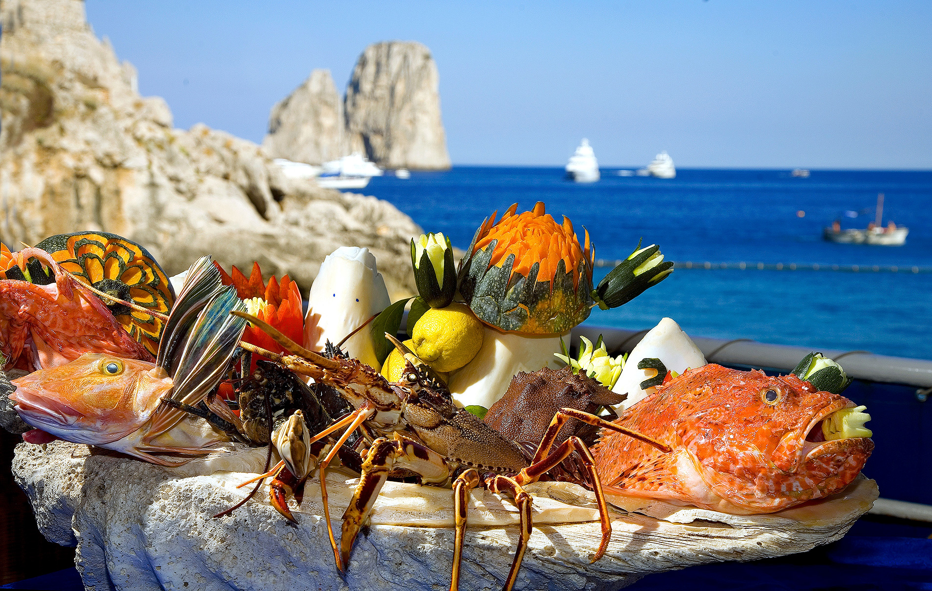 Restaurant Torre Saracena on Capri: Fish on the beach
