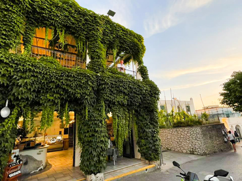 Restaurant Columbus on Anacapri: Before you take the lift, stop by Bar ...