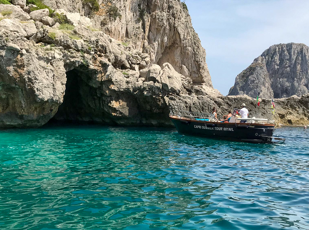 Capri: tour in barca + sosta alla Conca del Sogno 2024 - Capri Summer Tour