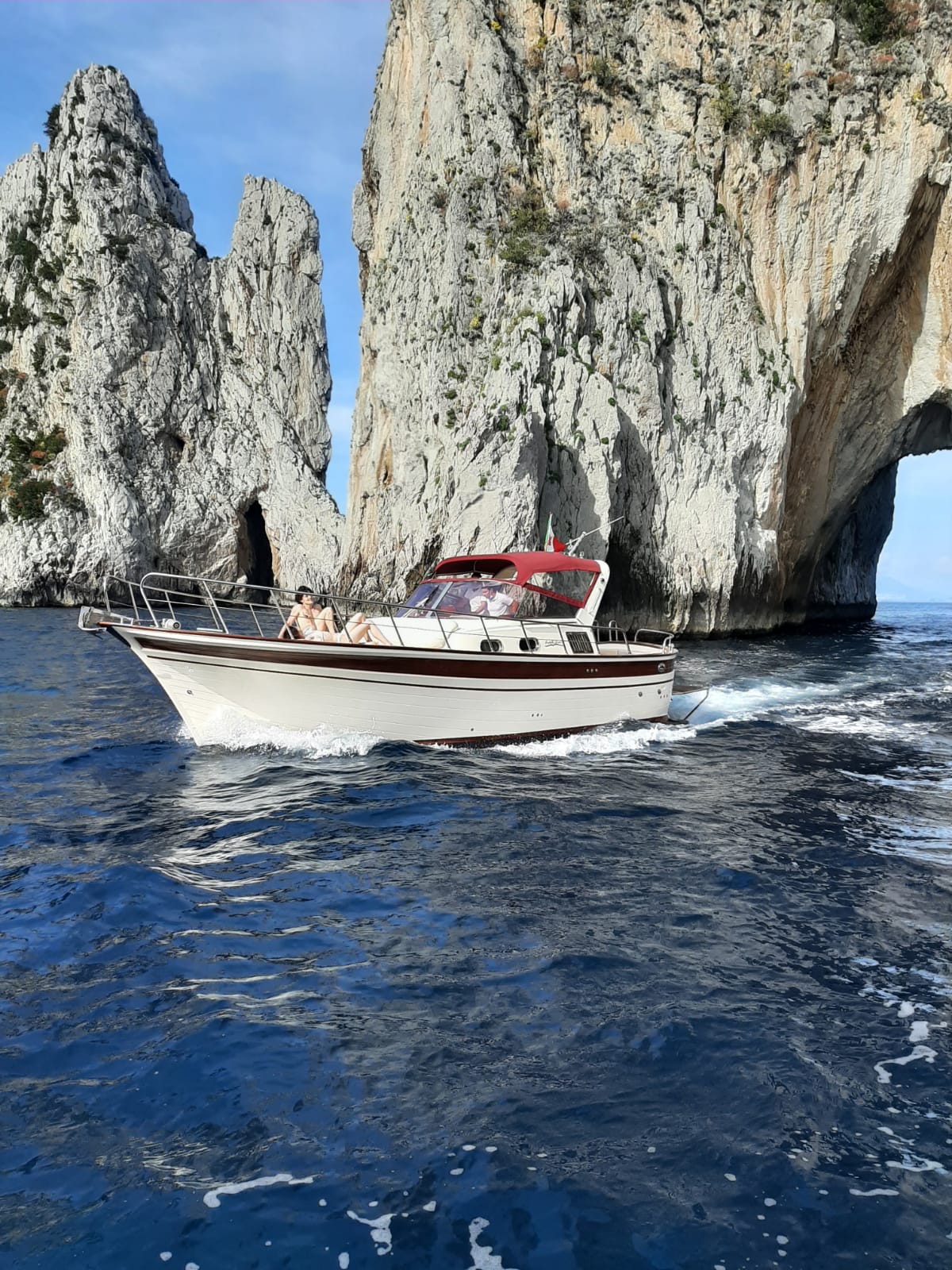 Capri Boat Tour on Board a 32-foot Fratelli Aprea - 2024 - Capri Blue Boats