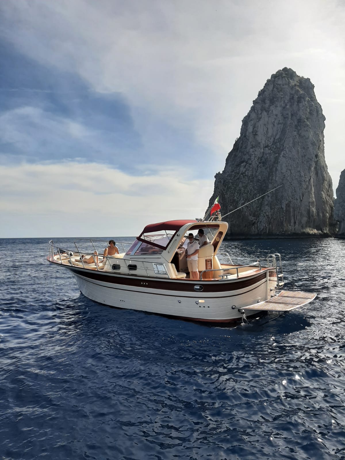 Capri Boat Tour on Board a 32-foot Fratelli Aprea - 2025 - Capri Blue Boats