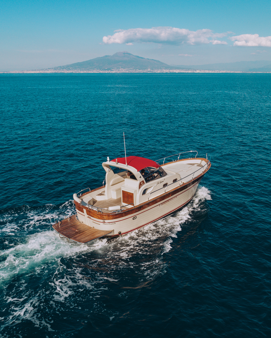 Private tour with typical Gozzo di Luccia 32 - 2024 - MareDivino ...