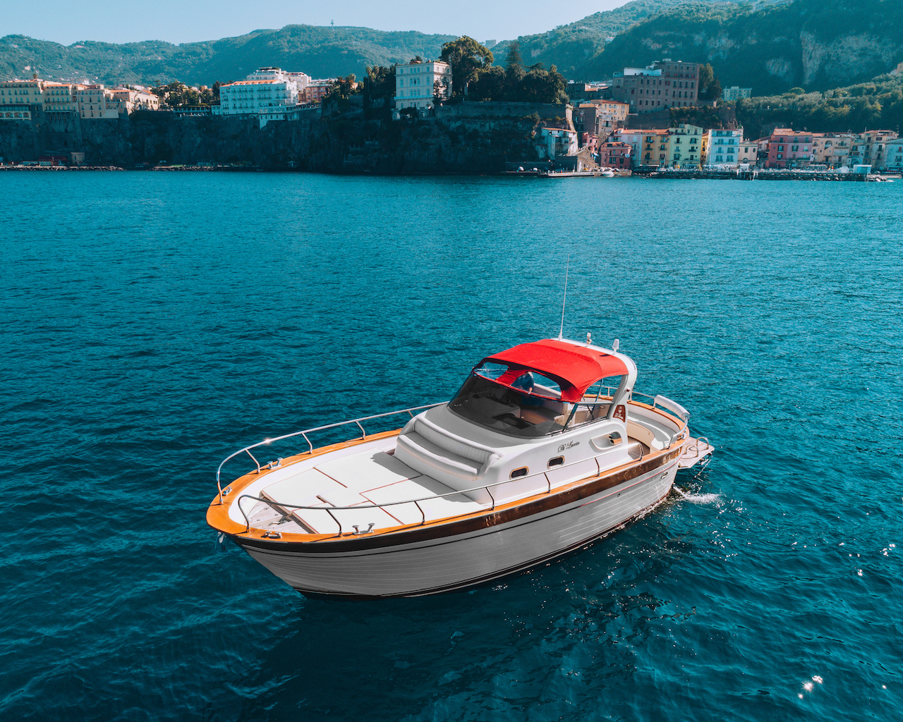 Private tour with typical Gozzo di Luccia 32 - 2024 - MareDivino ...