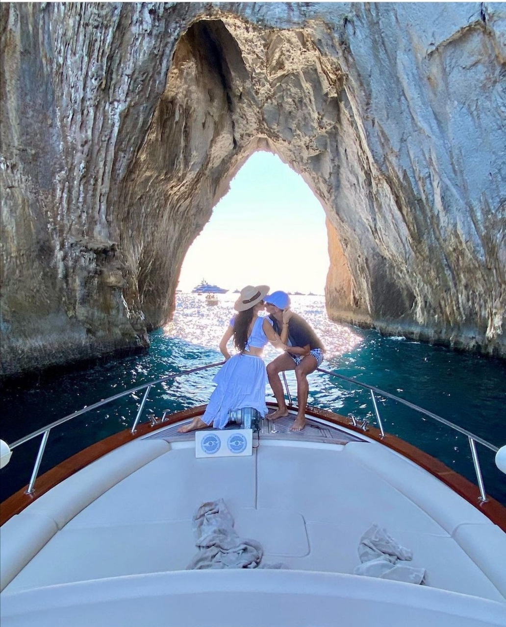Giro dell'isola di Capri in barca privata 2024 - Sea Wave Charter