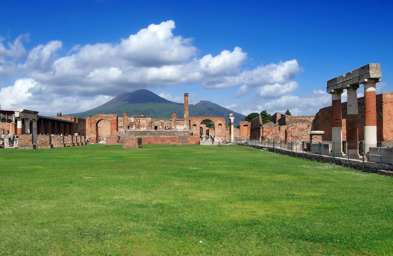 Visiting Mount Vesuvius - Itinerari - Napoli