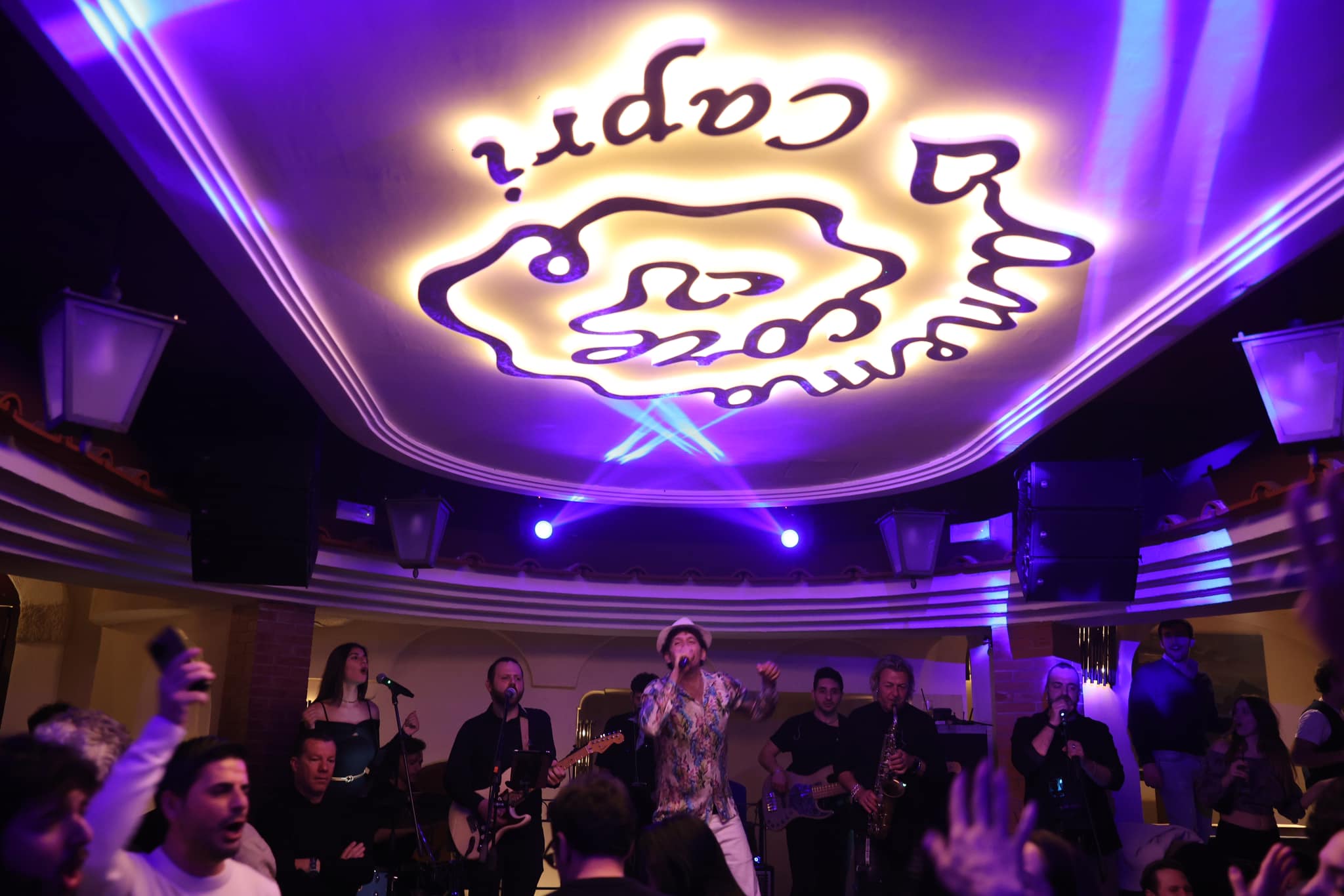 Capri Nightlife Guide: Top Bars, Live Music Venues, and Dress Code Tips