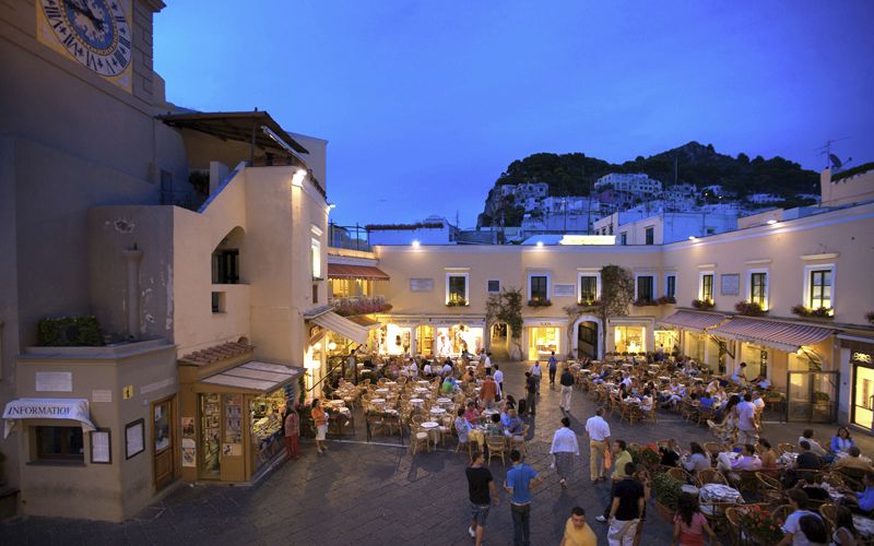 Piazzetta - Capri Guide